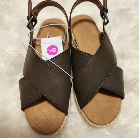 Universal Thread | Shoes | Universal Thread Brown Frances Sandals ...
